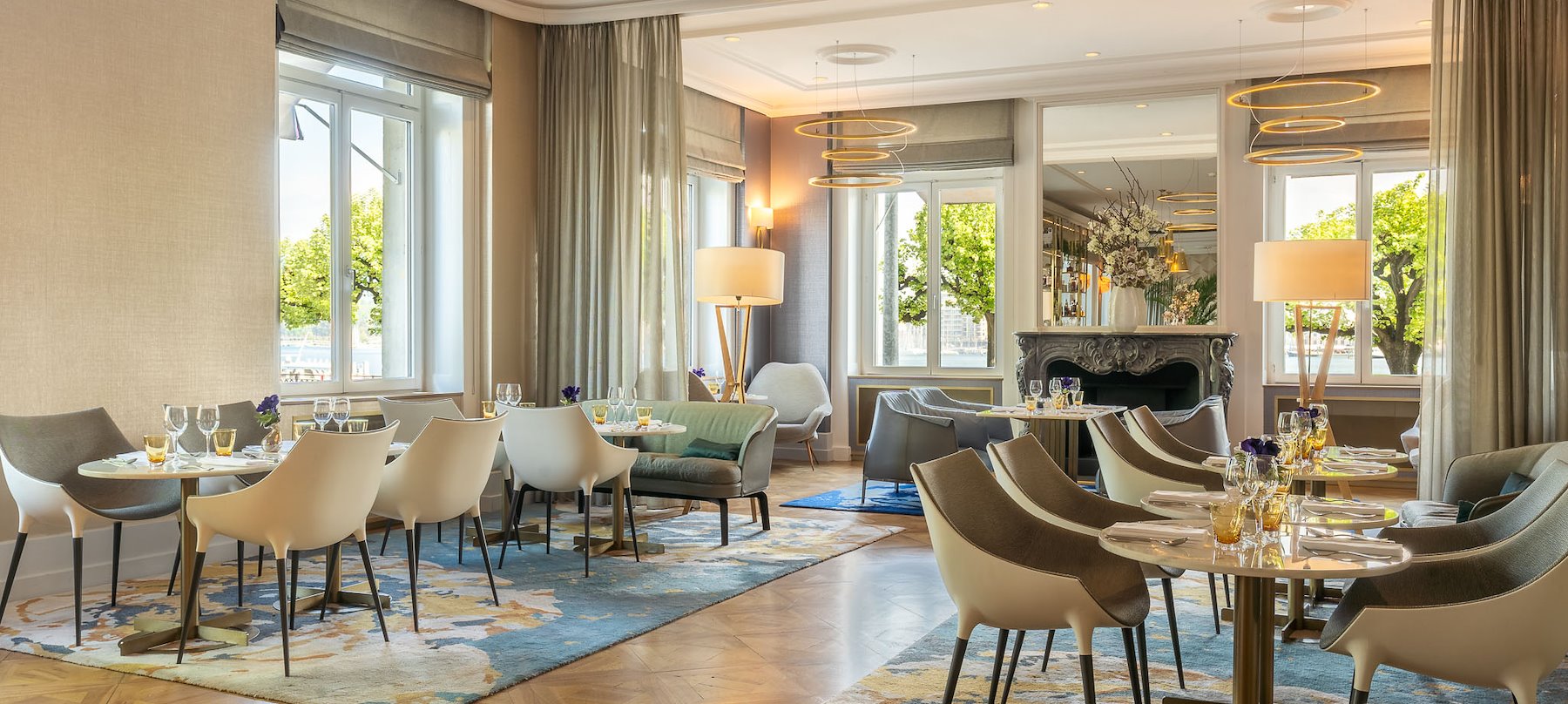 Home | Living Room Bar & Kitchen